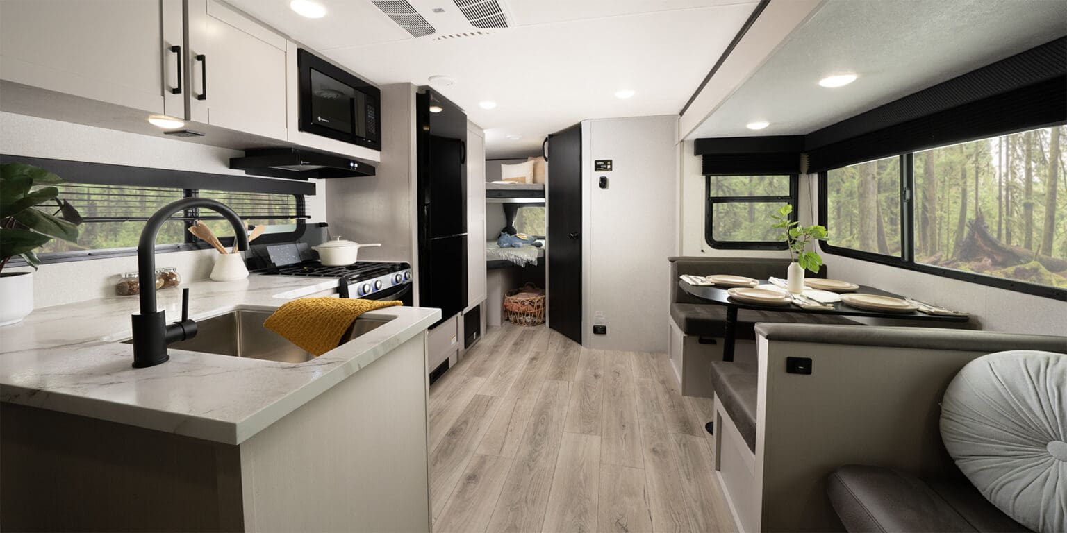 2026 JAY FEATHER SL 26BHSL BY JAYCO / Earlton RV IN Earlton, Ont